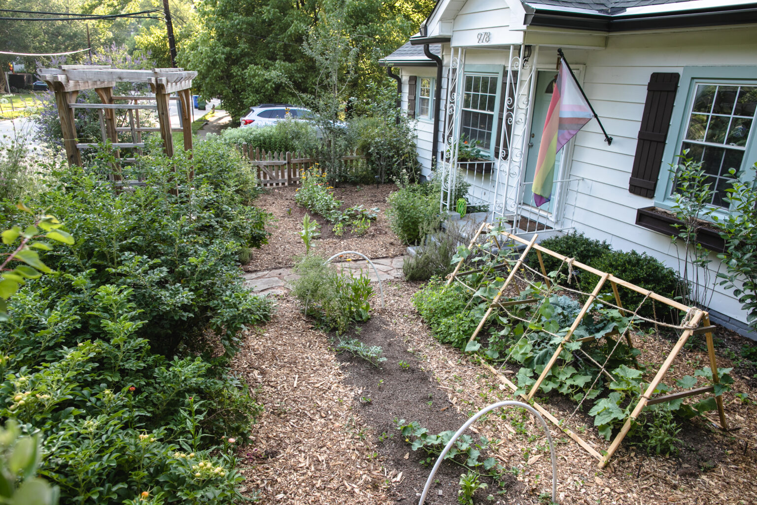 Pocket Gardens: Discovering the Power of Permaculture in Small Spaces ...